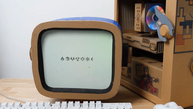 Construyeron una PC de cartón y el resultado se hizo viral