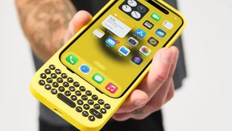 Nostalgia en iPhone: este 2024 vuelve el teclado físico en CES 2024